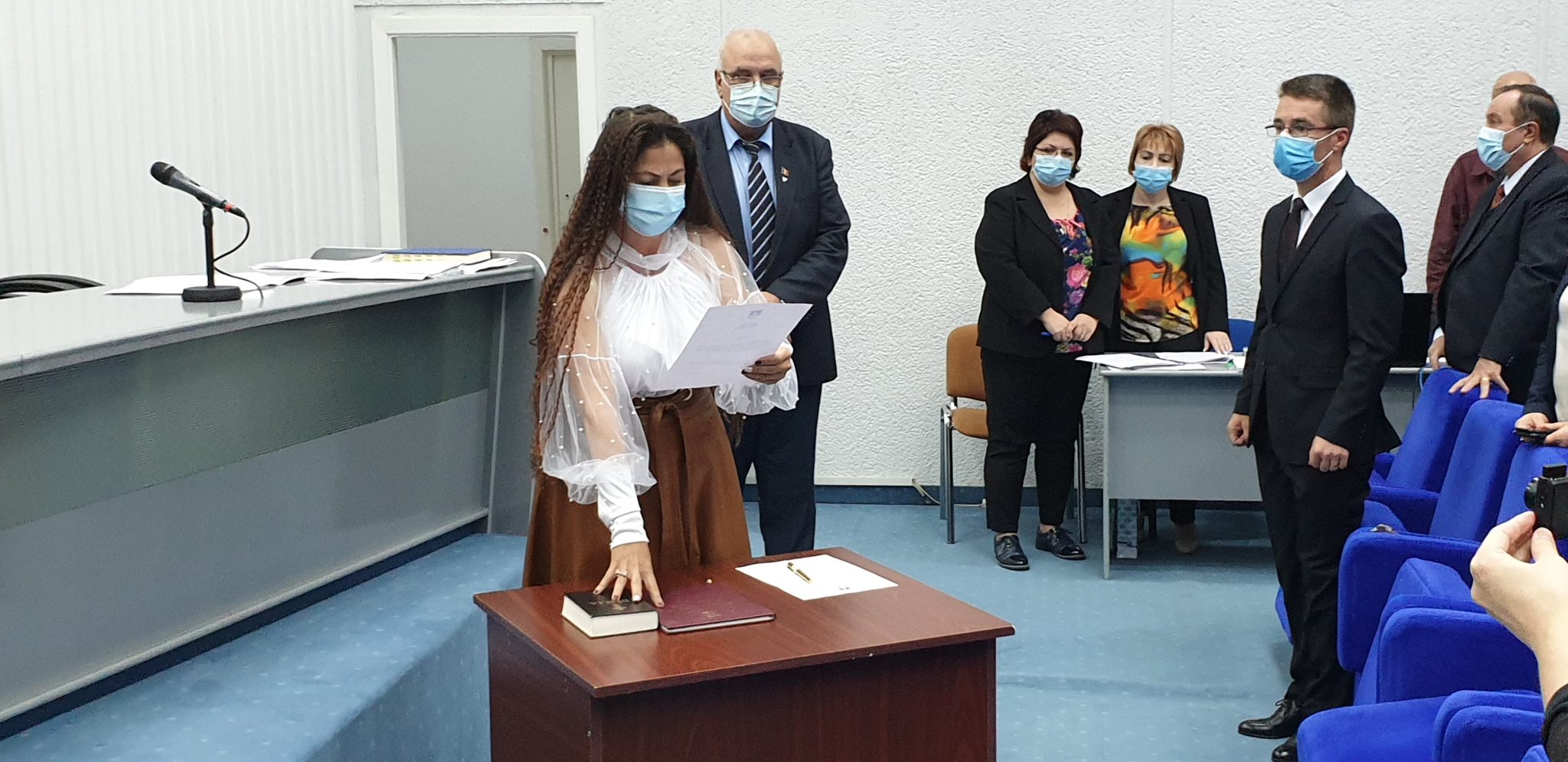 Dănuț Lungu, Carmen Bănică și Geanina Broască au depus astăzi ...